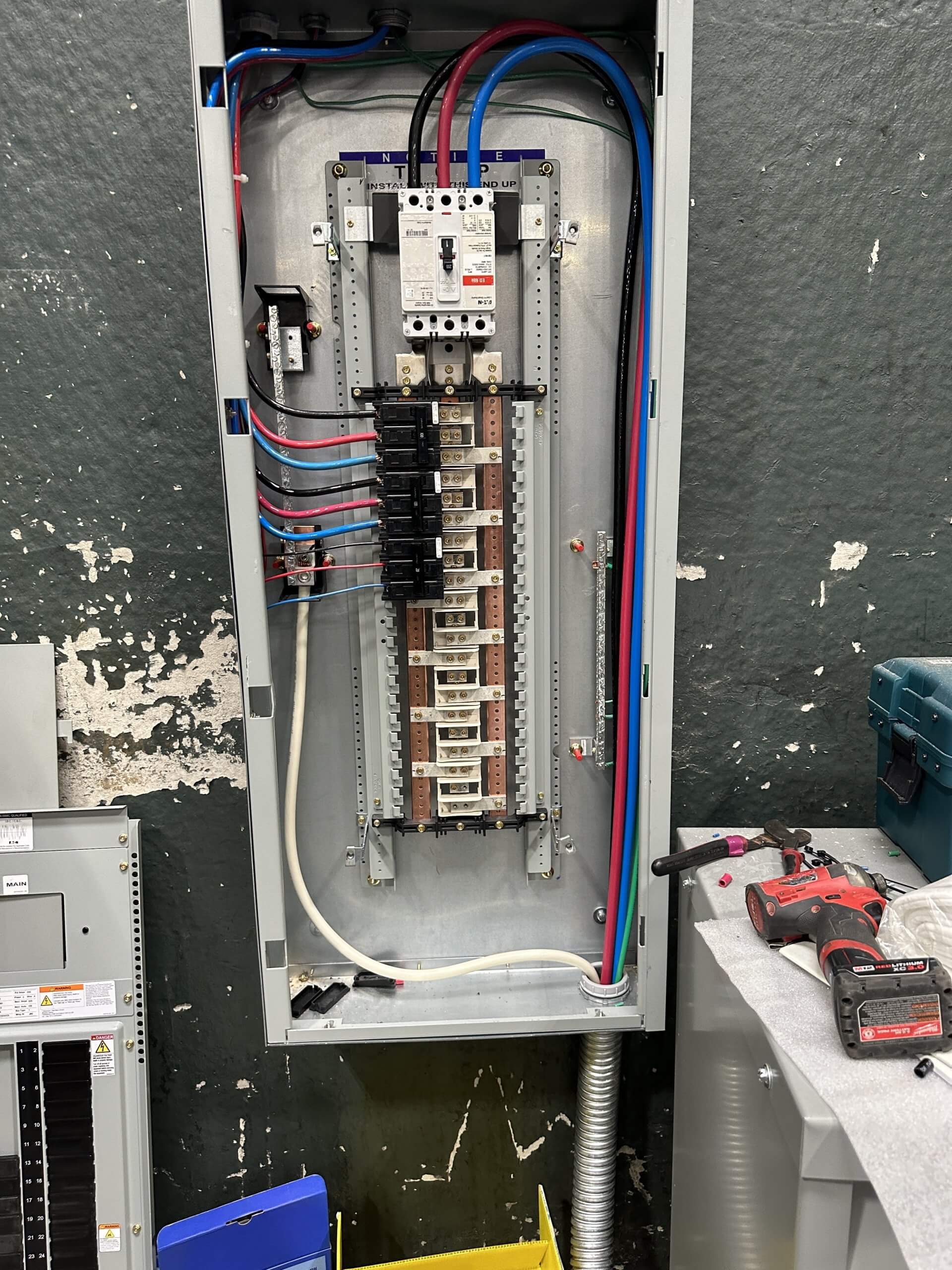 MCC Electric | 24 Hour Electricians in Chicago | Electrical Services